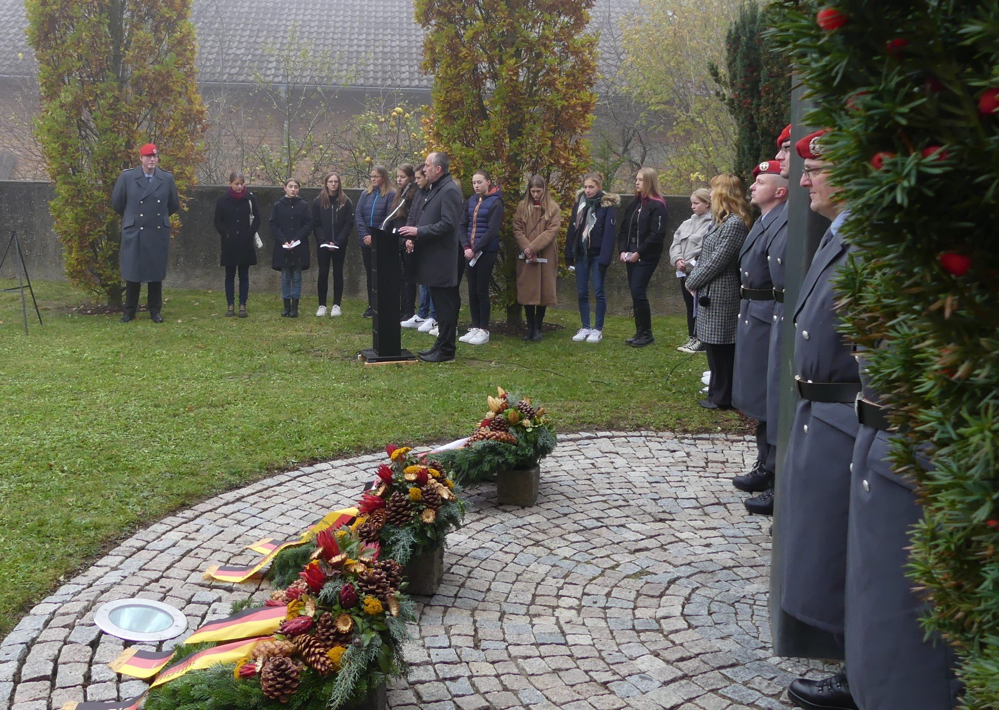 Rückblick: Volkstrauertag in Stetten am kalten Markt - Gemeinschaftsschule
